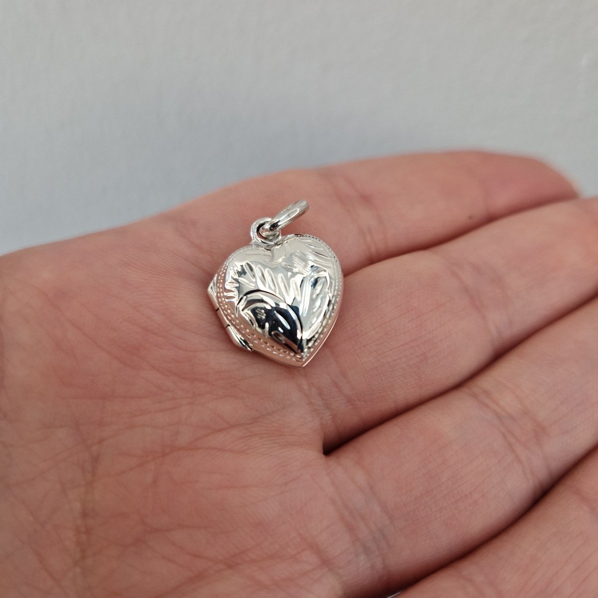 Medaljong hjärta med mönster - Smyckesbutiken