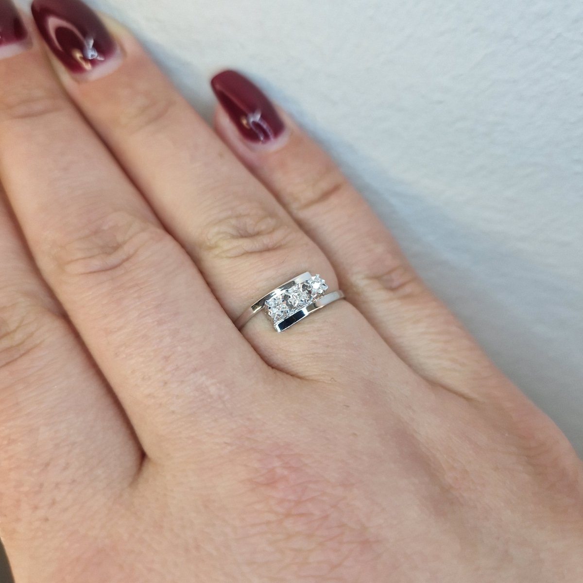 Ring 18k vitguld med 3 diamanter - Smyckesbutiken
